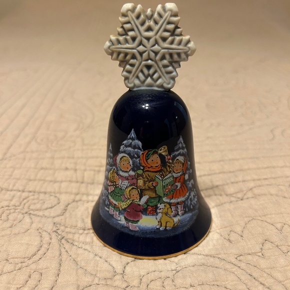 Avon | Holiday | Vintage Avon Christmas Bell 987 Of Children Carolers ...